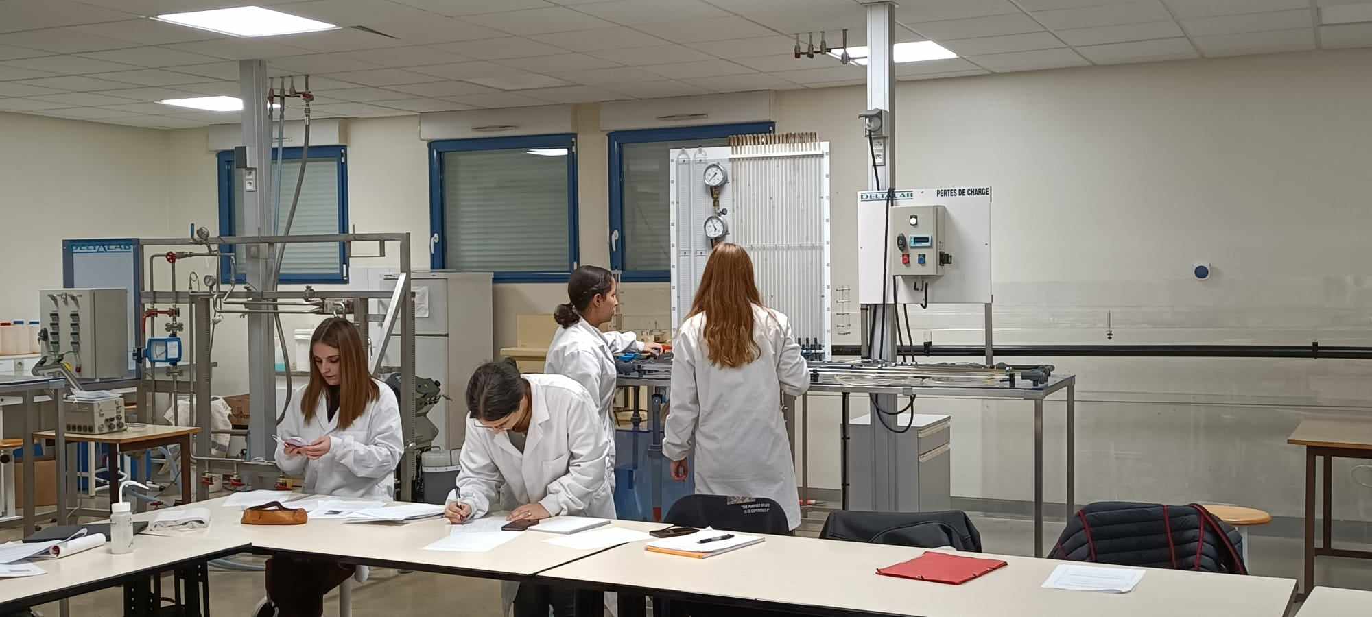 Les étudiants BTS Bioqualité de l'ENILBIO découvrent le système de ...